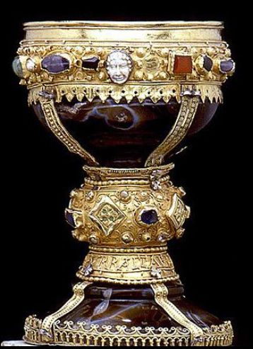 Espagne : une coupe présentée comme le Saint Graal attire les curieux ...